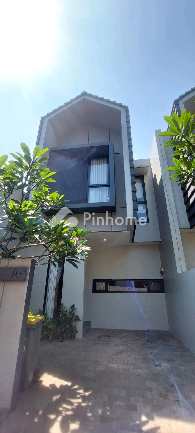 Dijual Rumah Lokasi Tangerang Selatan, Design Favorit di Jalan Raya ...